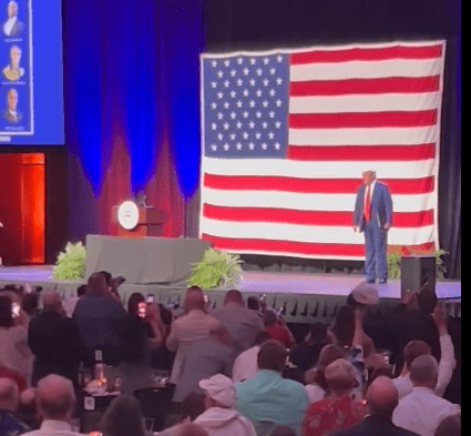 Kim Reynolds Reportedly Trolled Trump With Song: 'One Might End Up ...